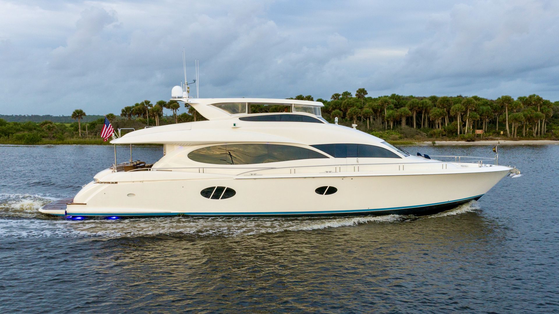 Lazzara motor yacht Living the Dream for sale